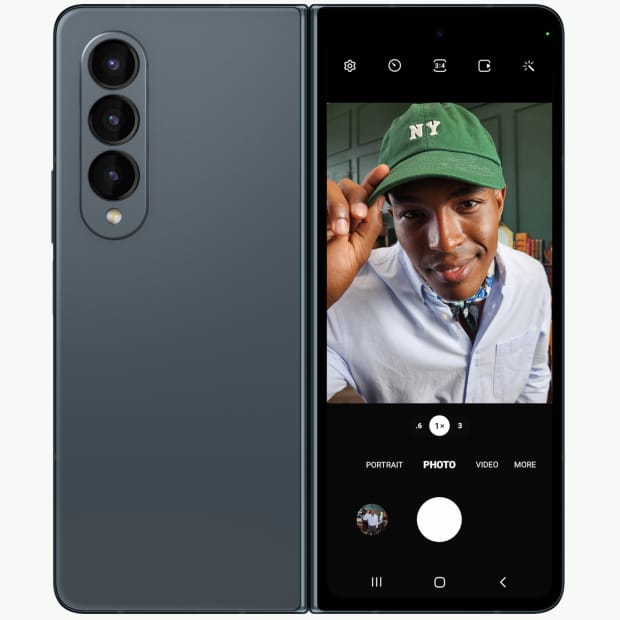 Showroom | Galaxy Z Fold4 | Samsung US